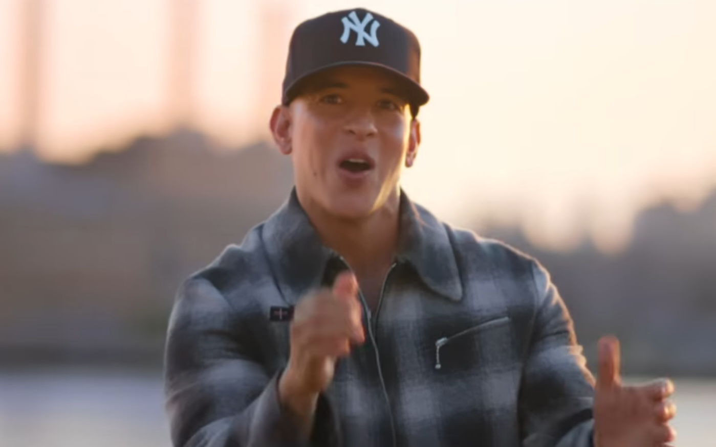 Daddy Yankee le sonríe al Top Latino Urbano • Top Latino Urbano™